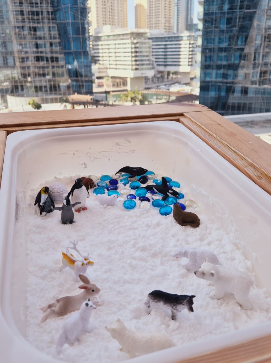 How to make fake snow for pretend play! – Montessori in Daily Life